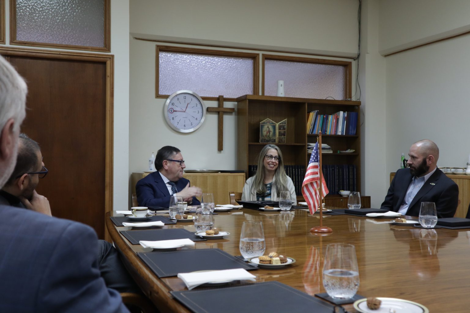 Embajadora de Estados Unidos visitó la EIE por proyecto ONRG
