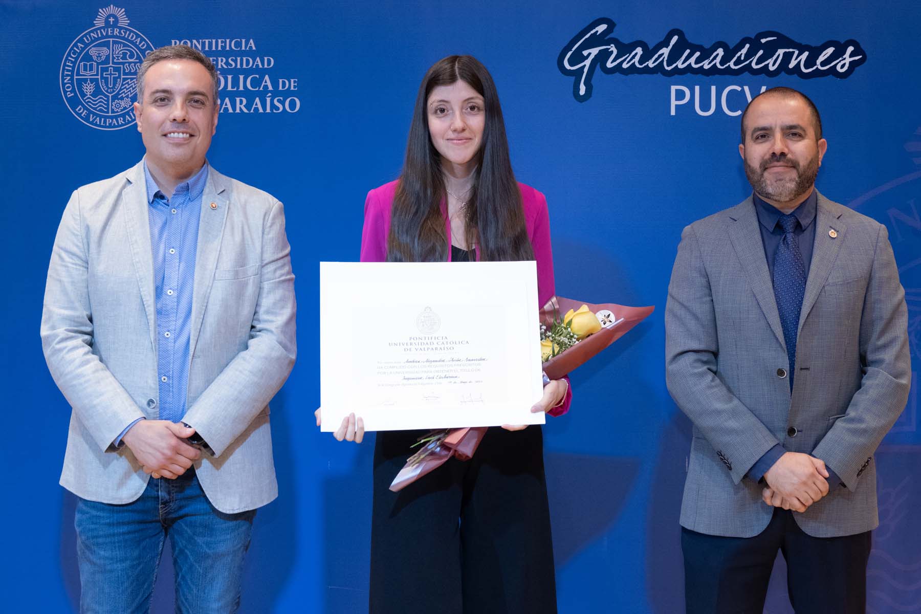 Ceremonias de entrega de diplomas de título y grado.